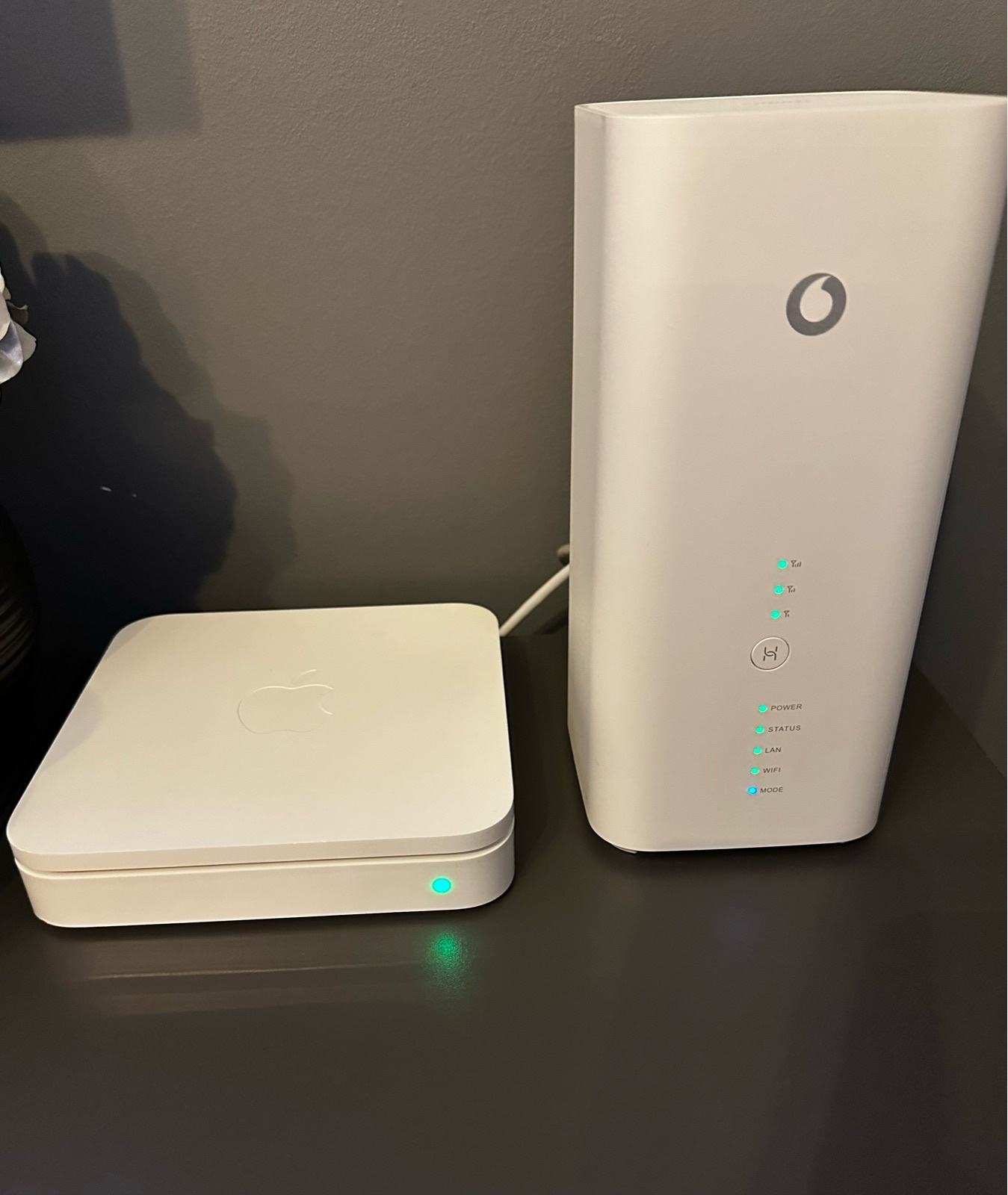 Apple Airport Extreme router