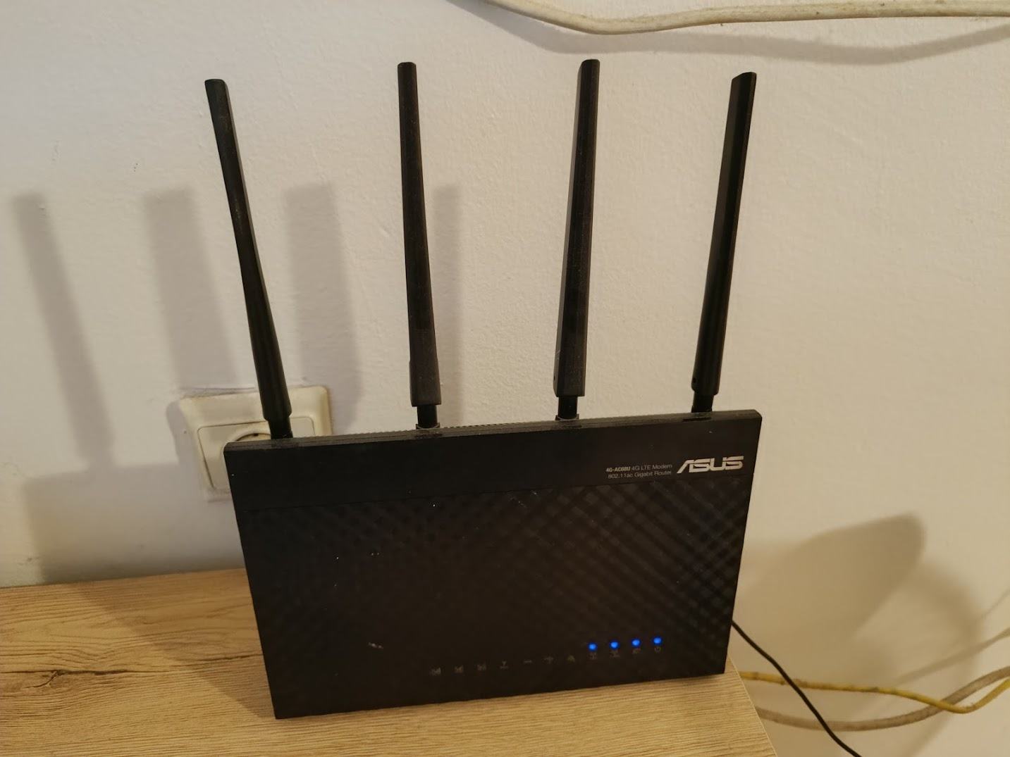 ASUS 4G-AC68U, AC1900, Dual-Band, LTE (CAT6 - brzina do 300 mbps)