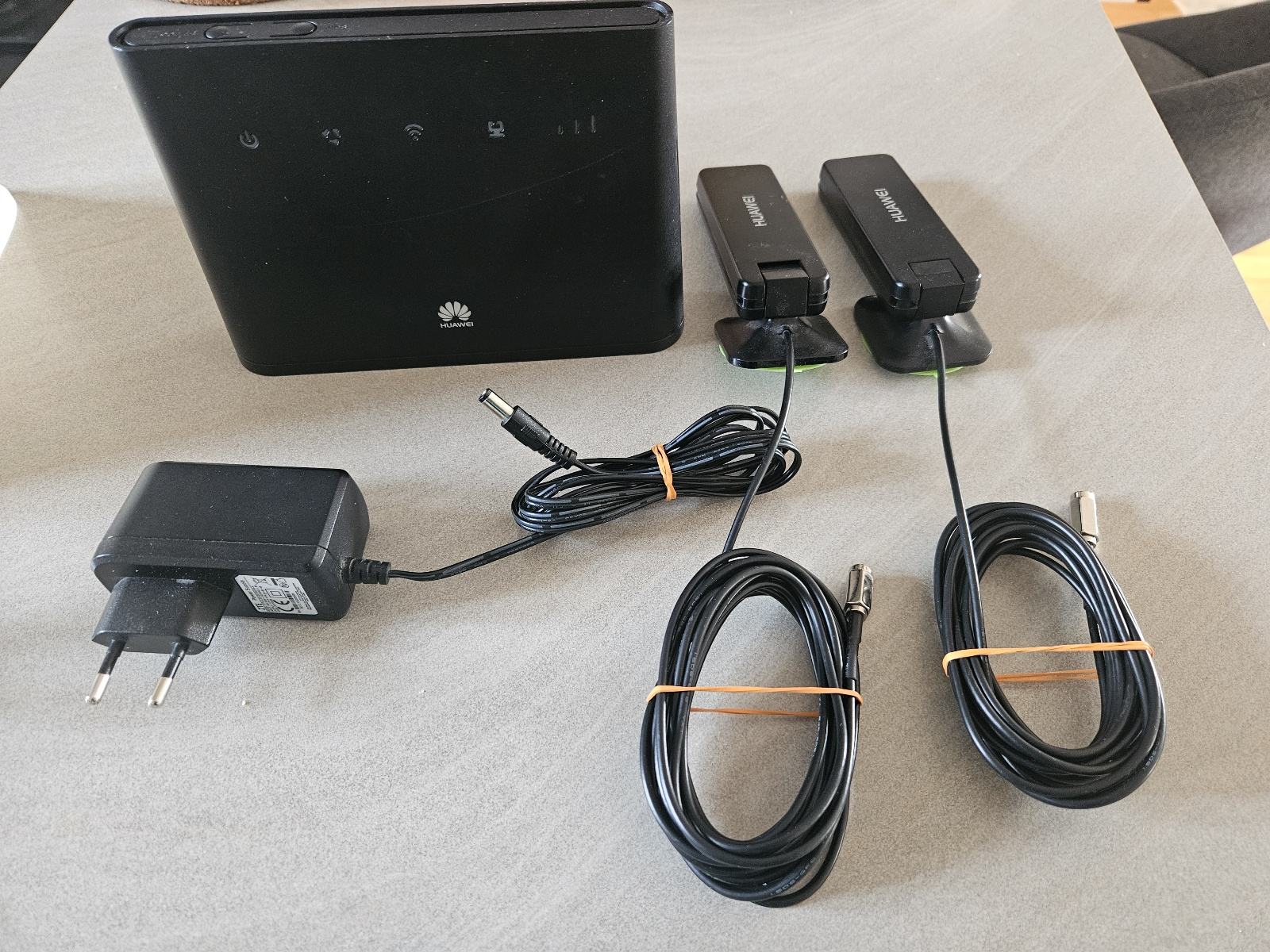 Huawei B310s-22 4G LTE ruter – ispravan, s antenama