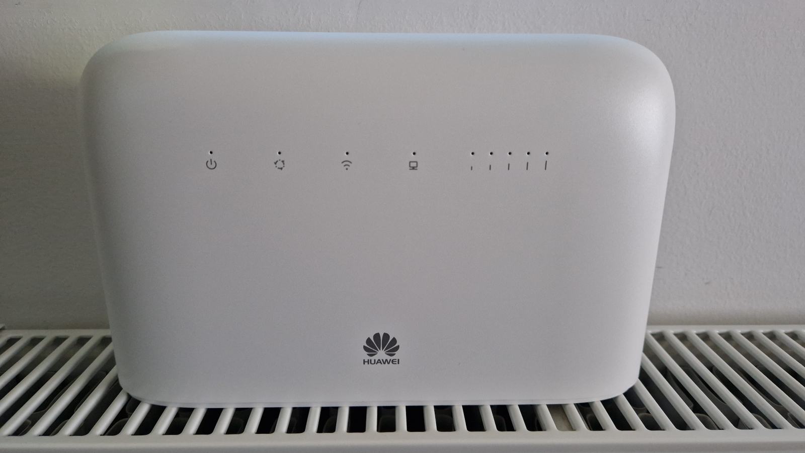Huawei B715 B715s-23c LTE Cat9 WiFi Router (do 450/50 Mbps, SVE MREŽE)