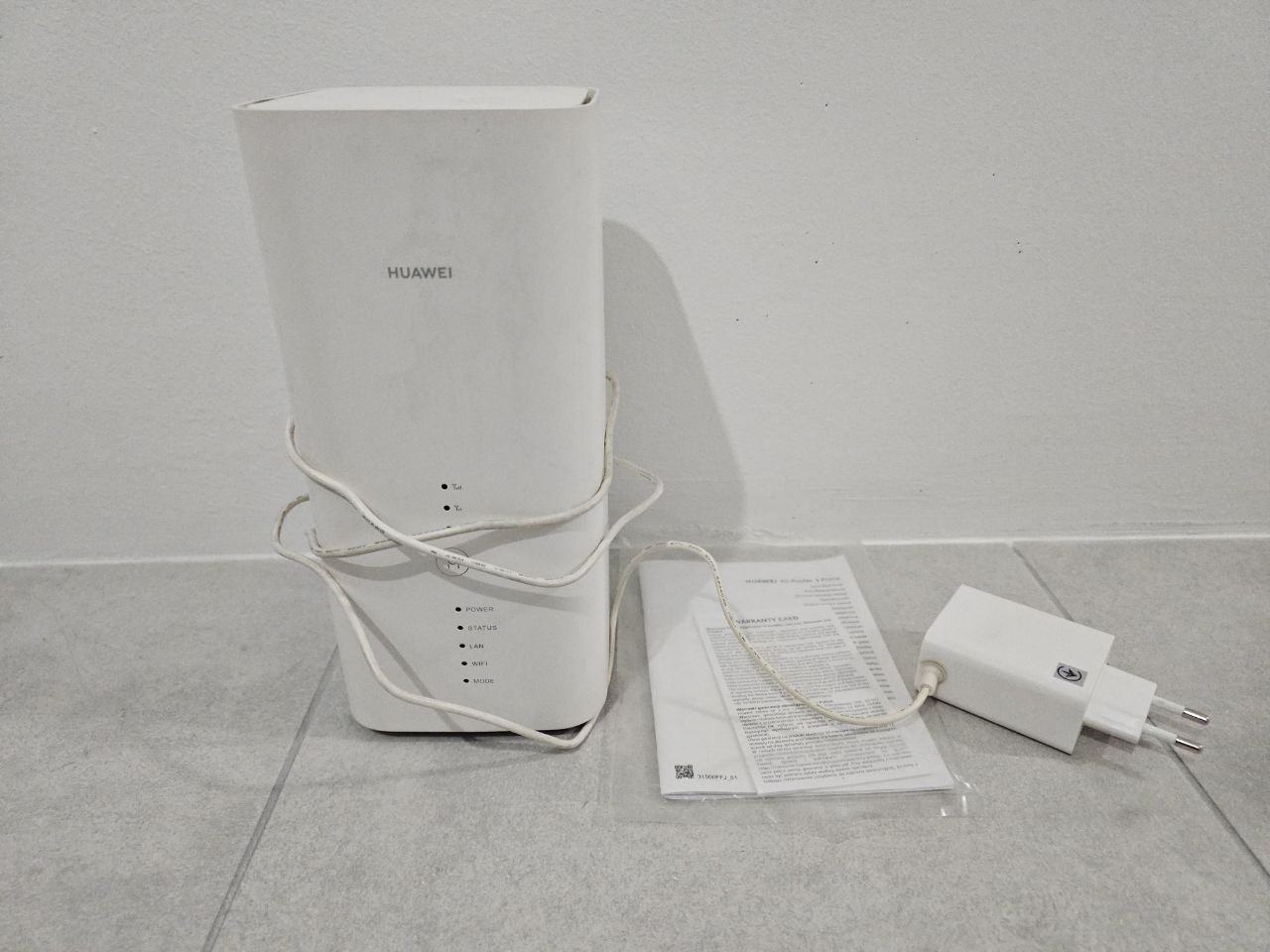 HUAWEI B818 - 263 4G LTE 1600 Mbps Cat19 Mobile Wi-Fi Router
