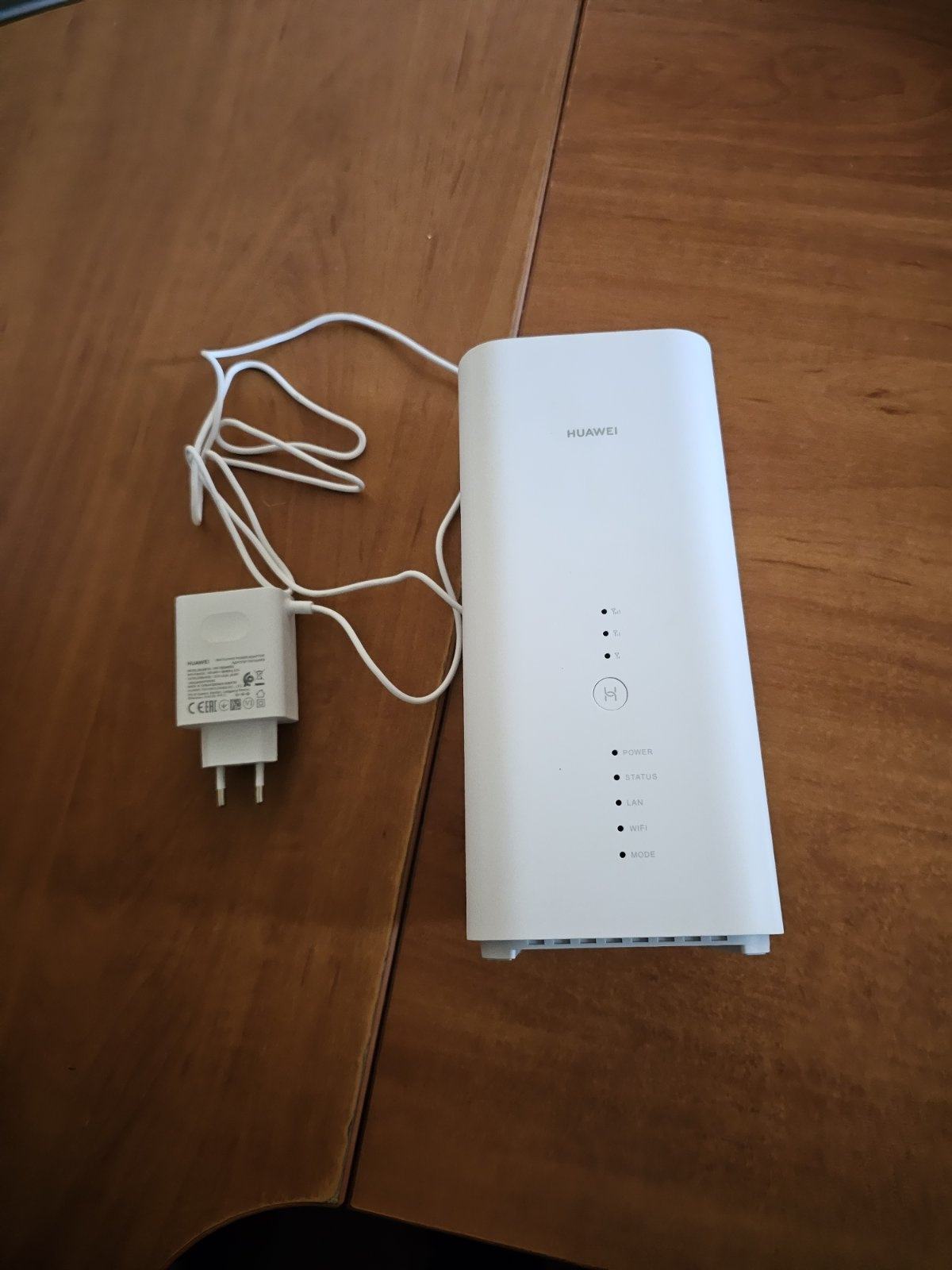 Huawei B818 router