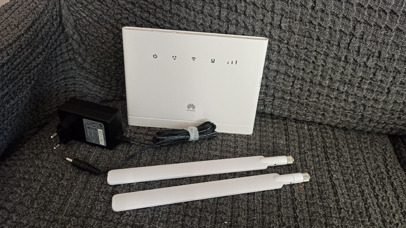 Huawei pokućni modem A1 Vip Tomato