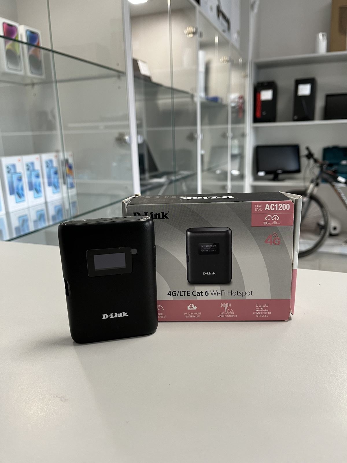 Mobilni router D-LINK DWR-933, bežični 4G LTE router, 300MBps WiFi, R1