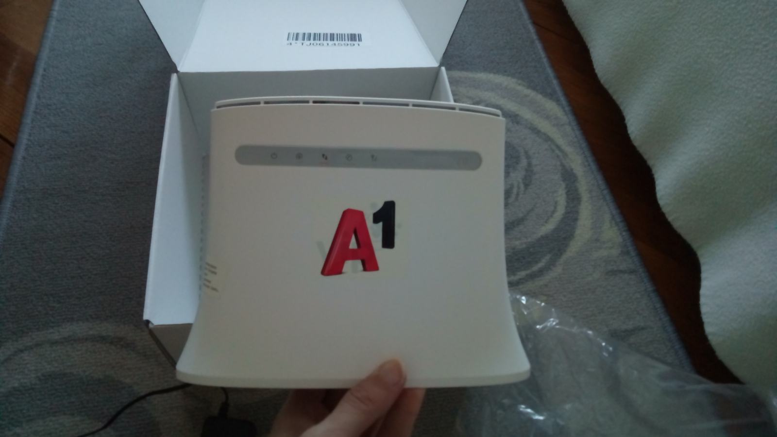 Prodajem A1 Homebox ZTE 4G-MF283V Router i Antene