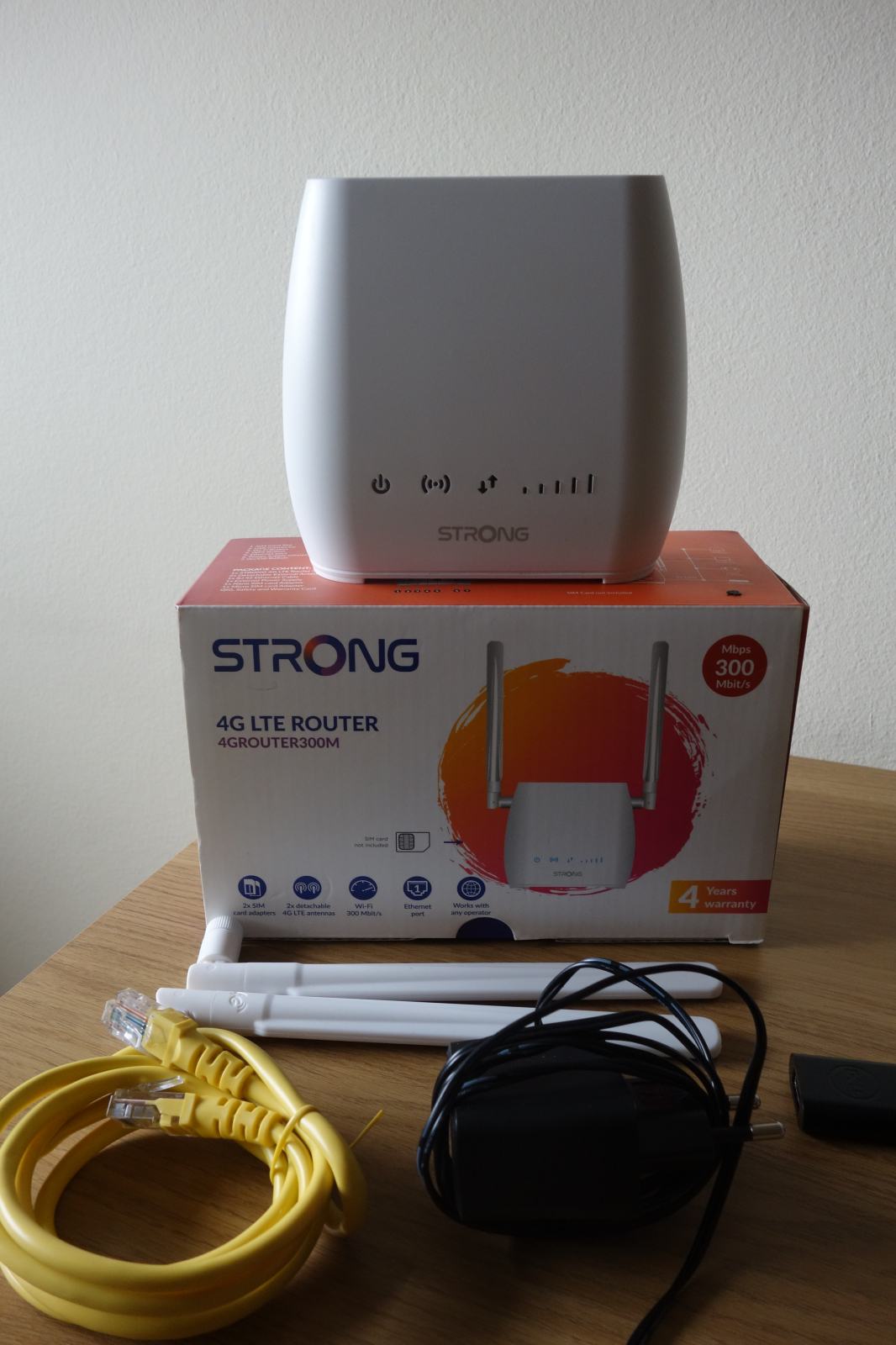 Router STRONG 350 Mini 4GROUTER350M, 4G LTE, SIM slot