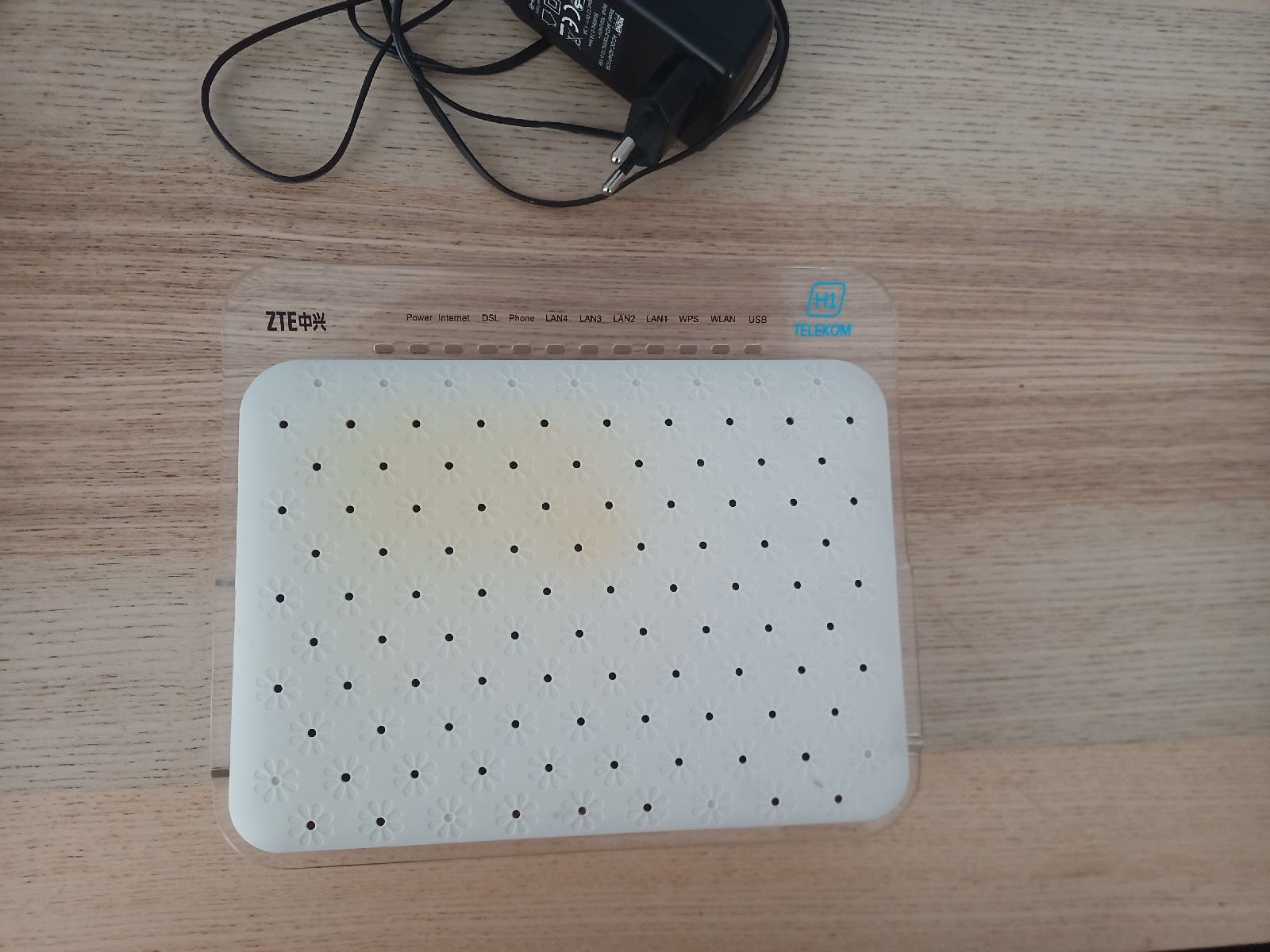 ZTE ZXV10 H201L ADSL router