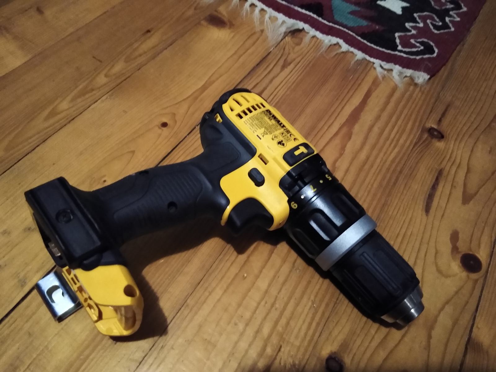 Dewalt DCD785 18v XR bušilica