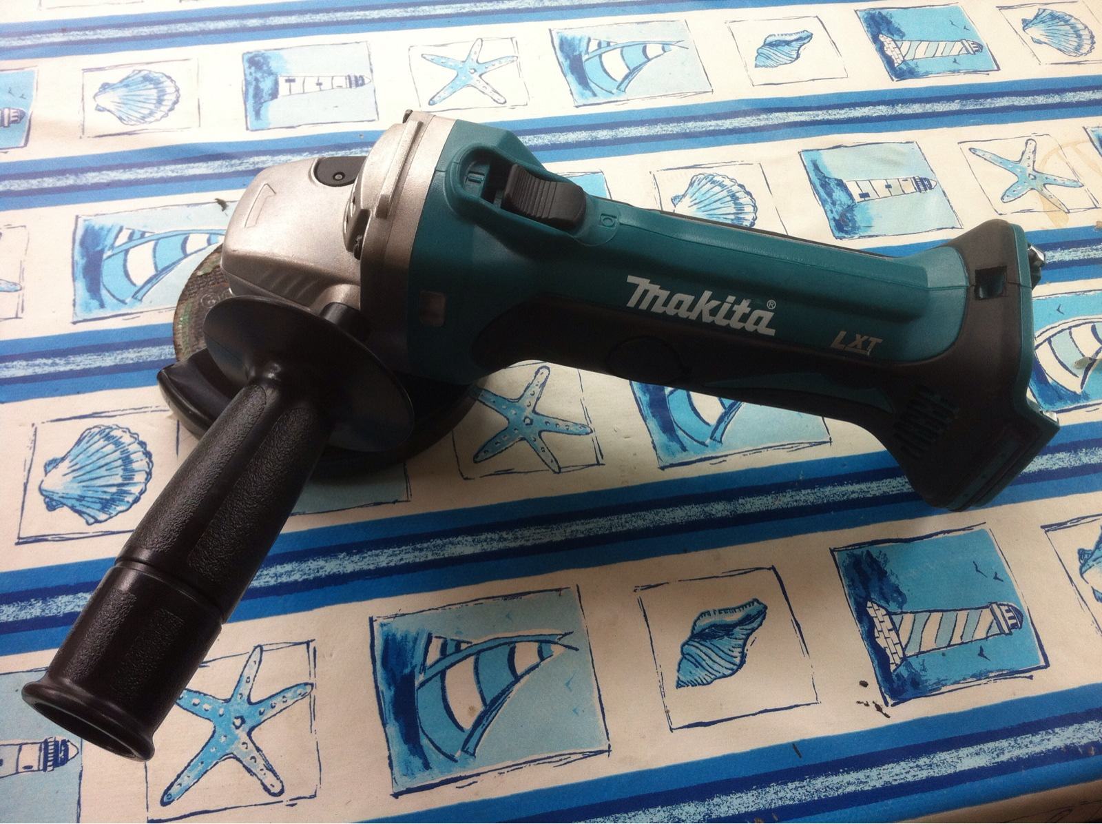 Makita aku BGA452