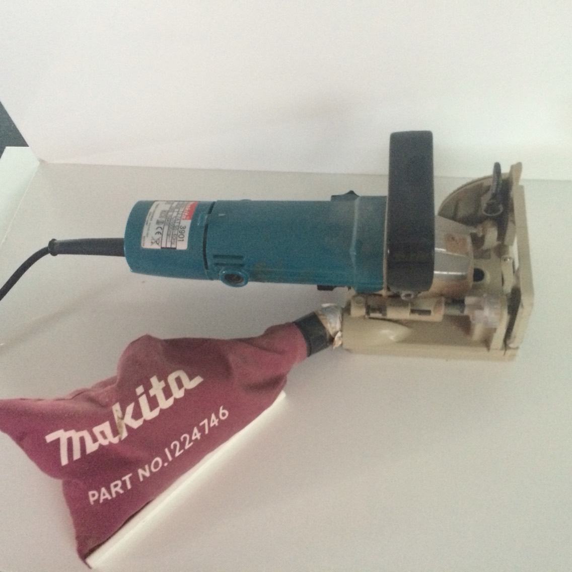 Makita glodalica/kekserica