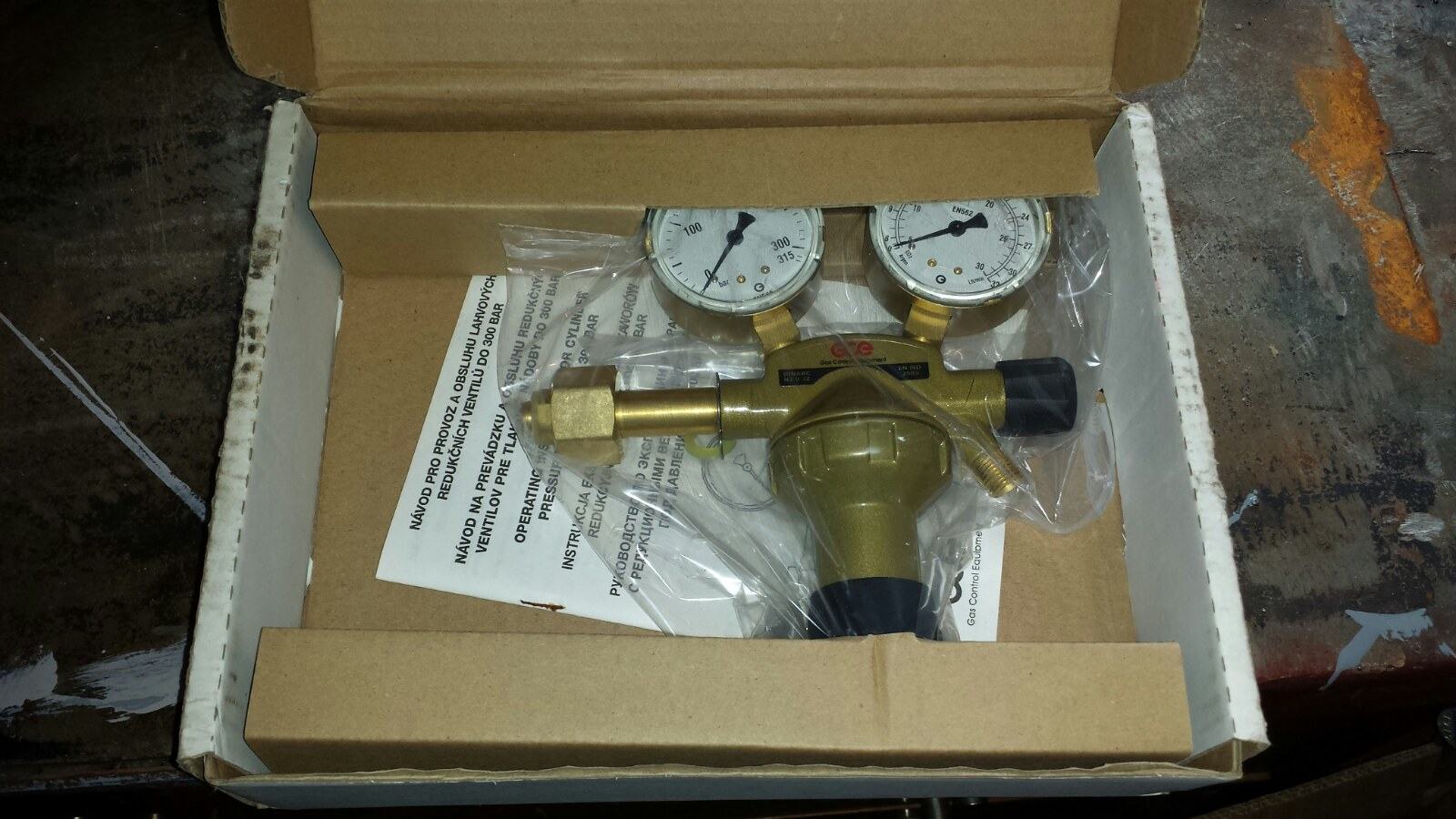 Manometar sa regulatorom ARGON / CO2 Messer.