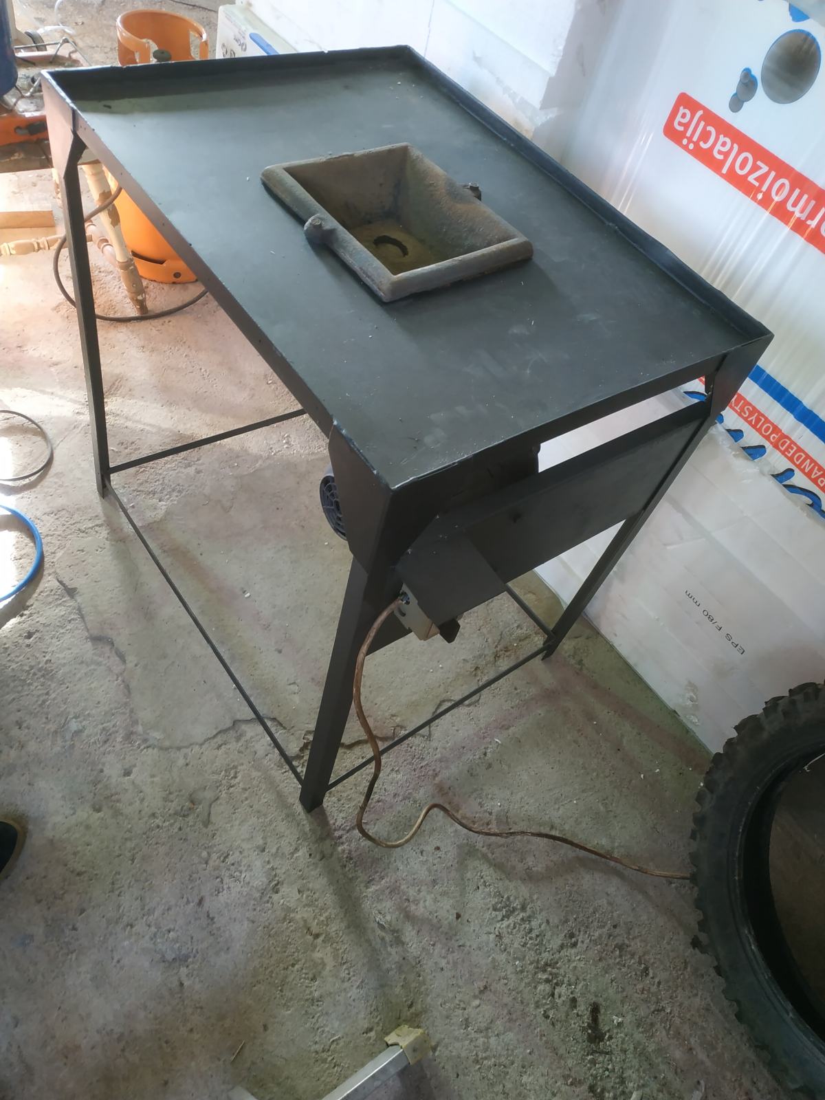 Nakovanj 77.5 kg , kovacka vatra i jos kovackog alata