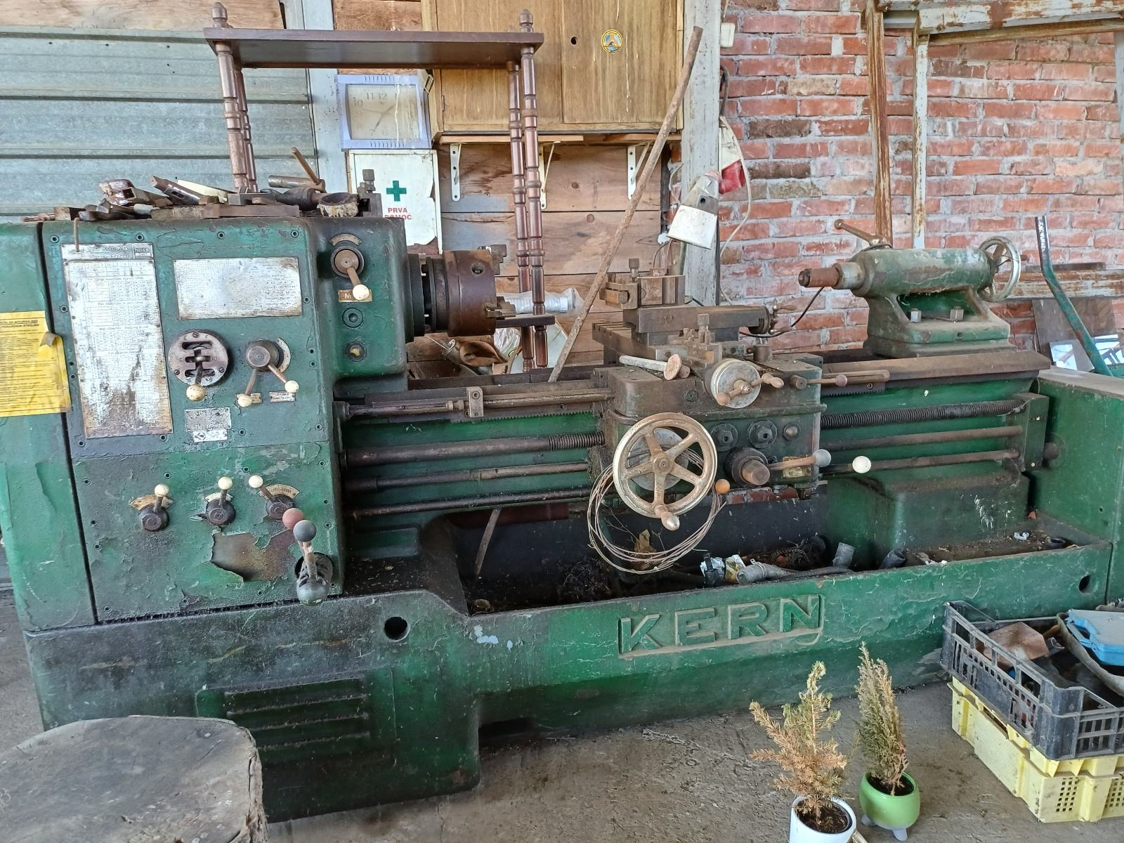 Tokarski stroj FRITZ KERN DS 20