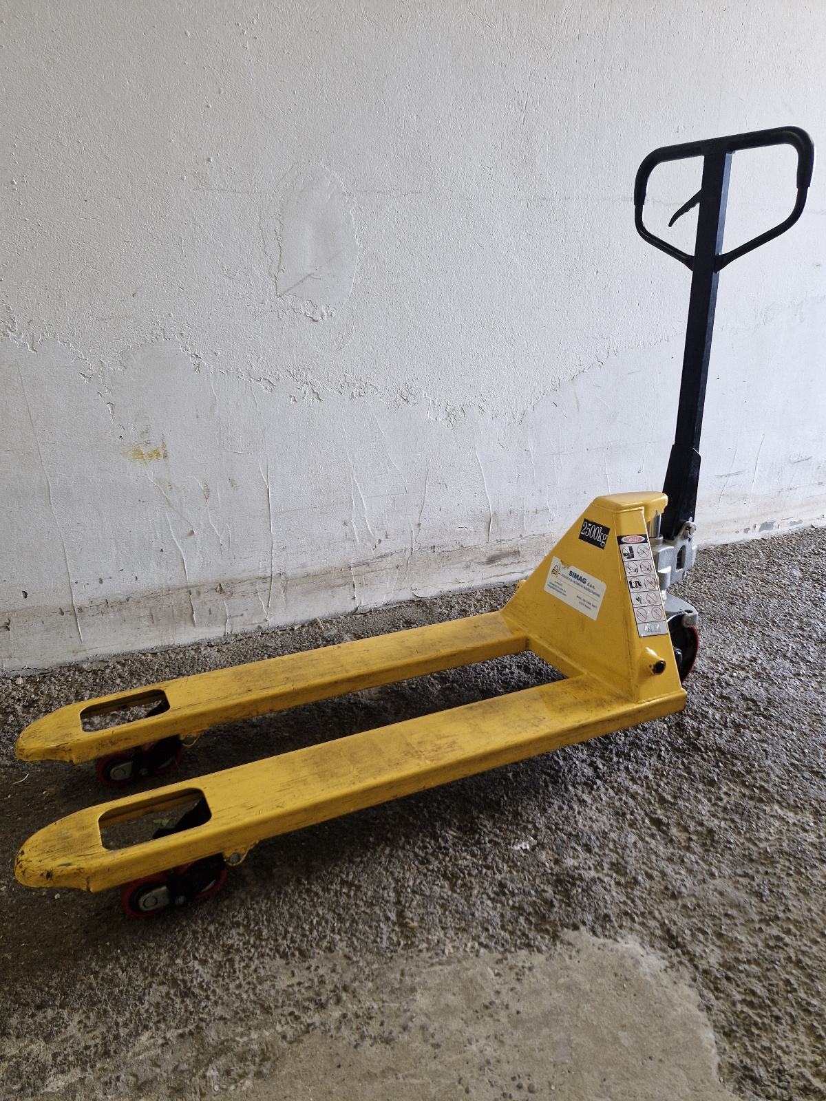 Ručni paletar 2500 kg