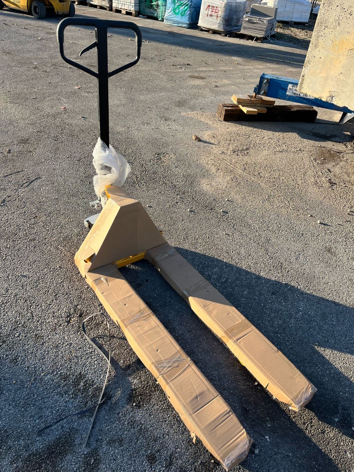 Ručni paletar 2500kg