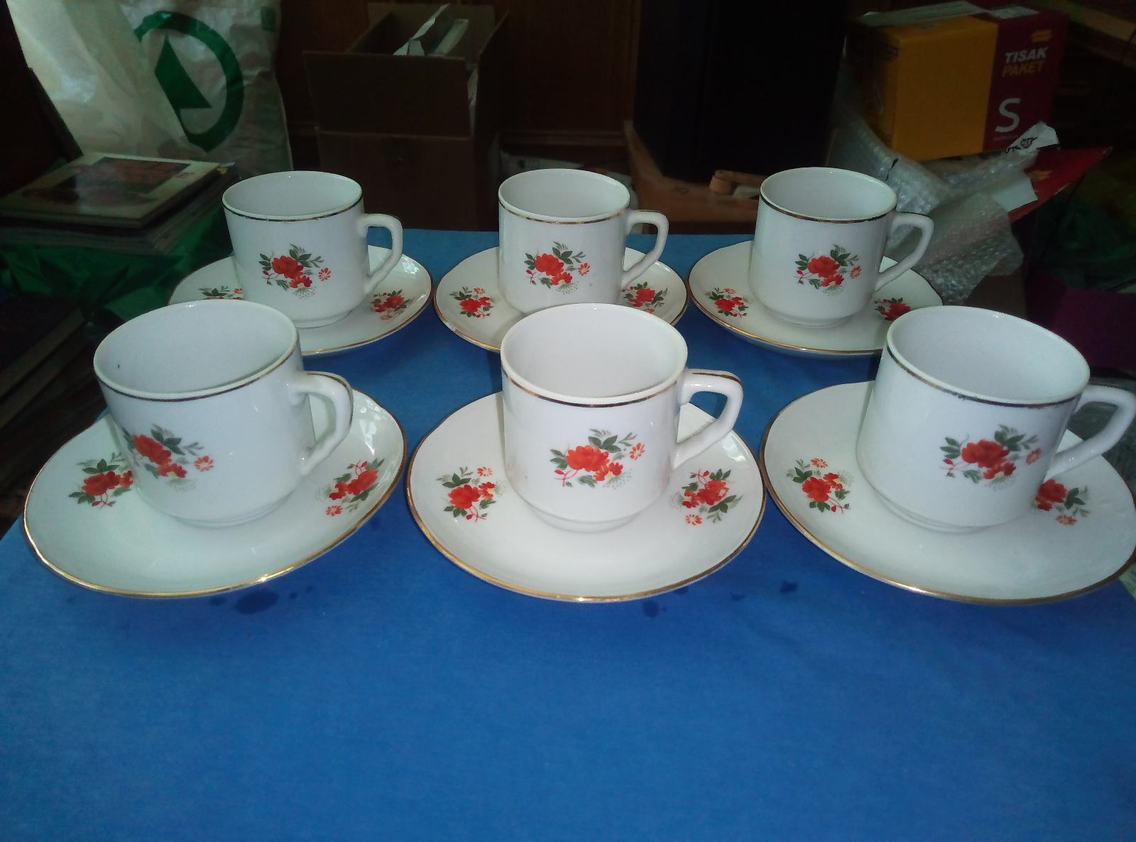 Titov Veles komplet od 6 šalica za kavu + 6 tanjurića, samo u kompletu