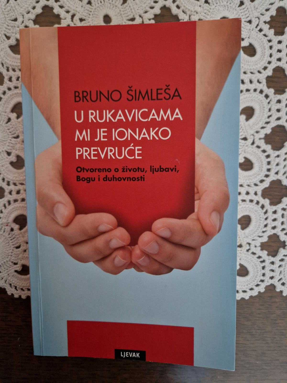 U rukavicama mi je ionako prevruće - Bruno Šimleša