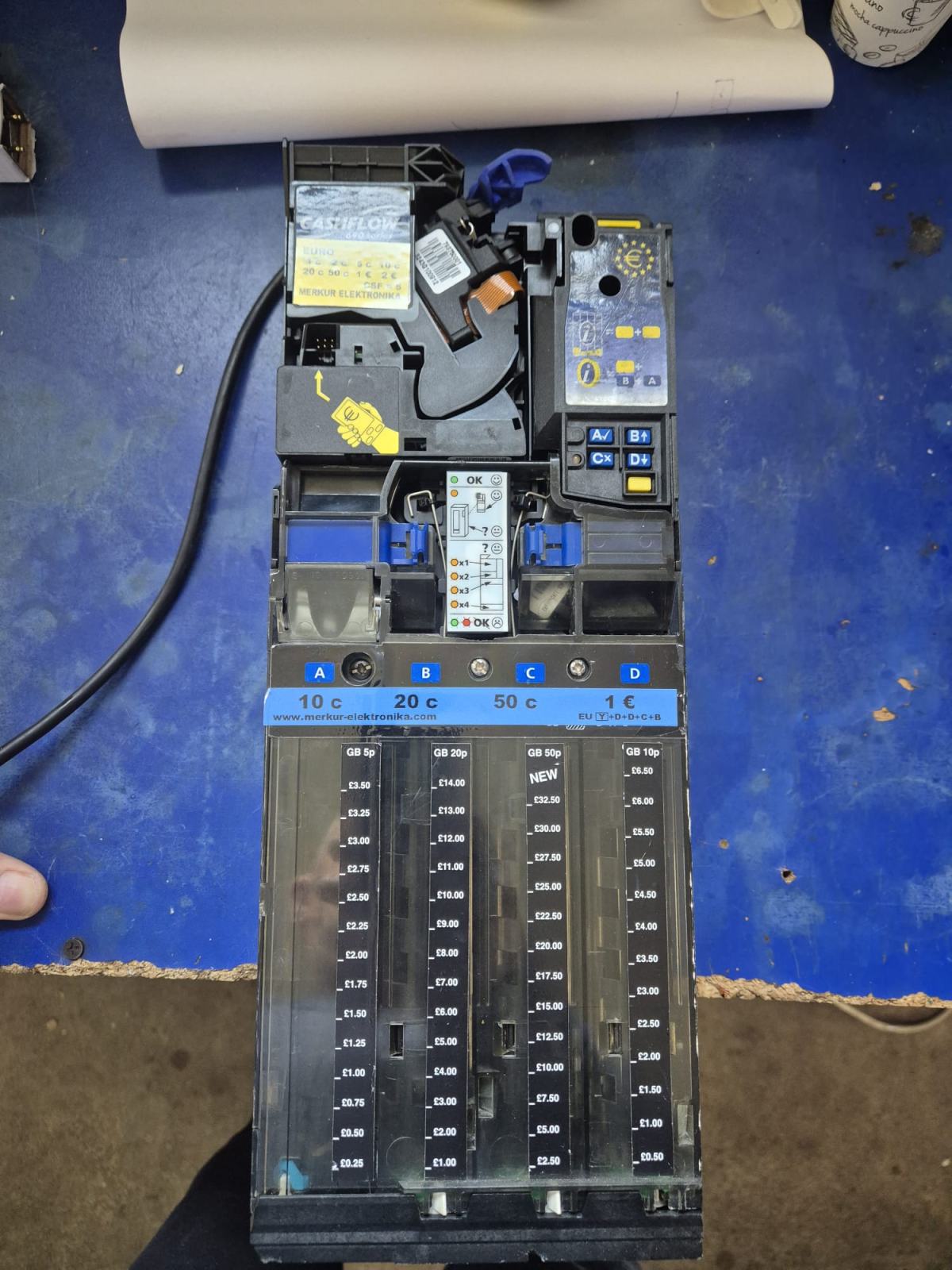 ŽETONJERA MEI 690 + ČITAČ ICT V7