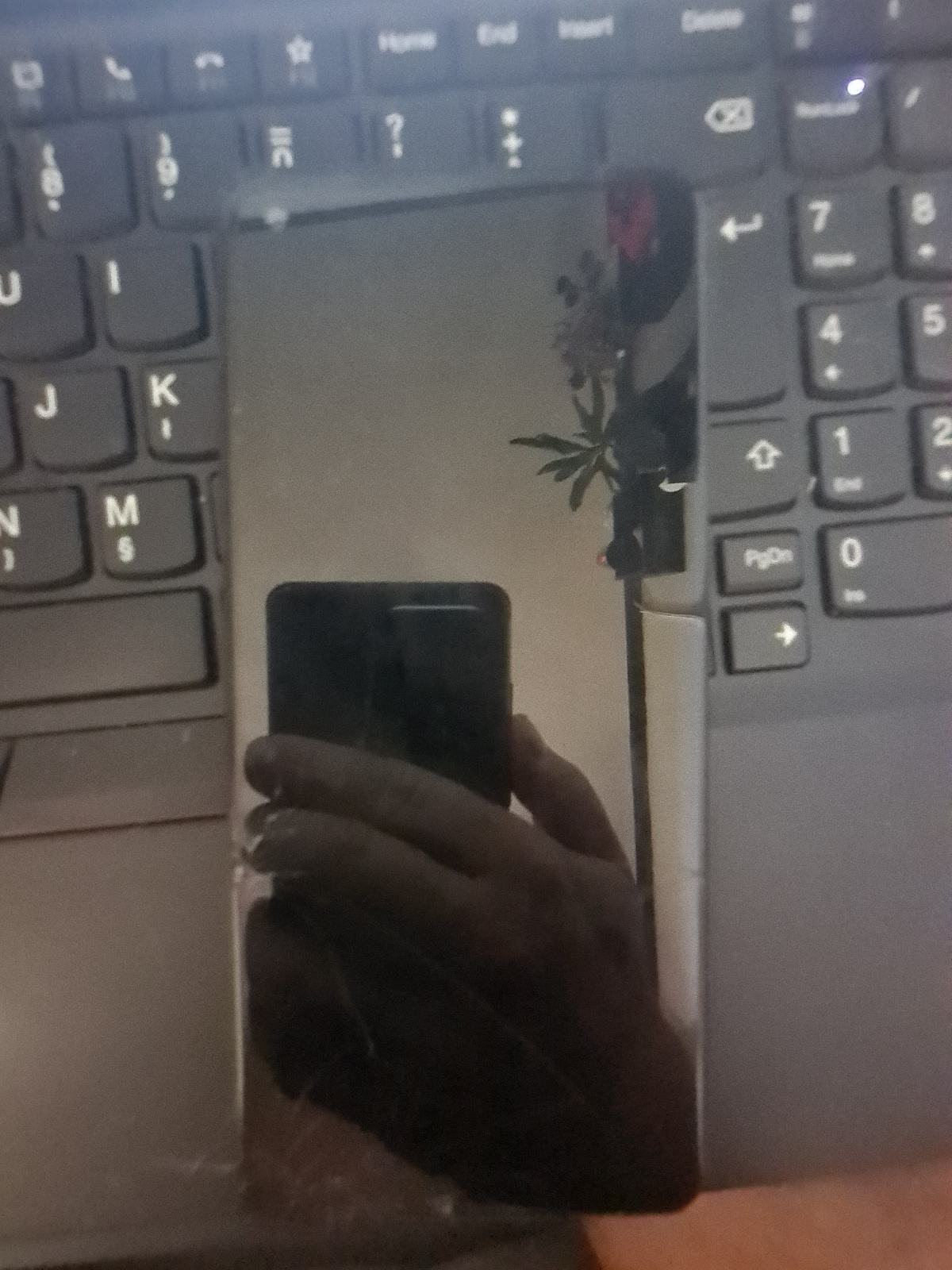 Samsung A21s, vibrira kada se pali