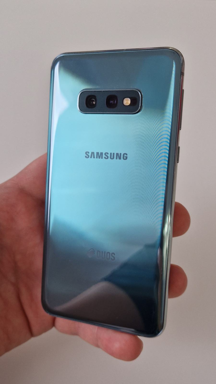 Samsung Galaxy S10e - 5,8 - 128 GB - 6 GB RAM - SVE mreže - Dual SIM