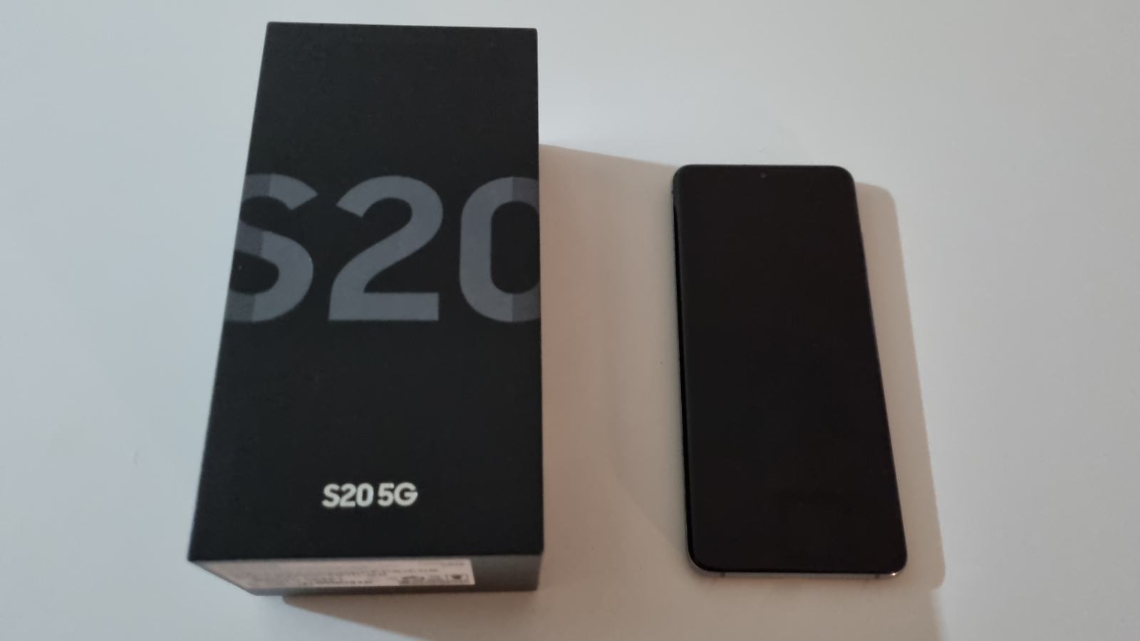 Samsung Galaxy S20 5G DUAL SIM. Model s 12 GB, 128GB