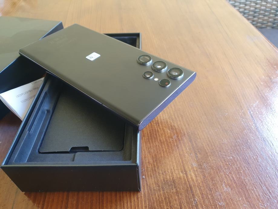 SAMSUNG GALAXY S22 ULTRA 5G 12 RAMA JACI MODEL 256 GB GARANCIJA 1 GOD