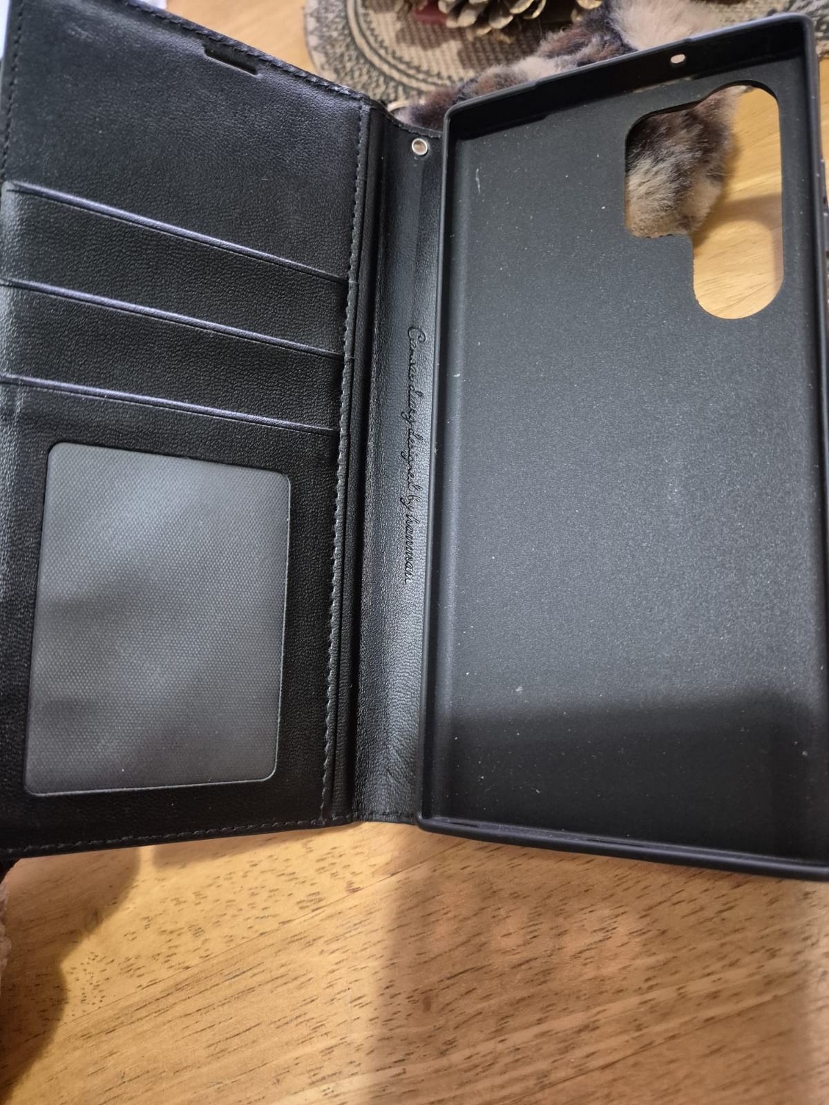 Samsung s 23 ultra ima garanciju do 8-og mjeseca iduće godine. Prodaje