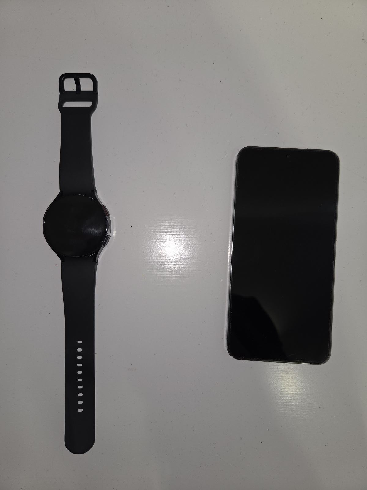 Prodajem Samsung Galaxy S24 mobilni telefon i Samsung Galaxy Watch 6 p