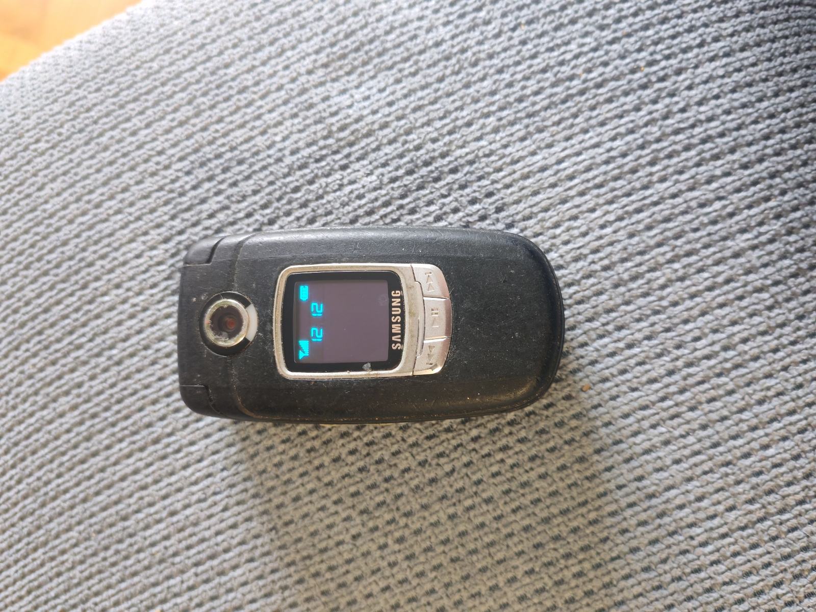 Samsung e730 gumi