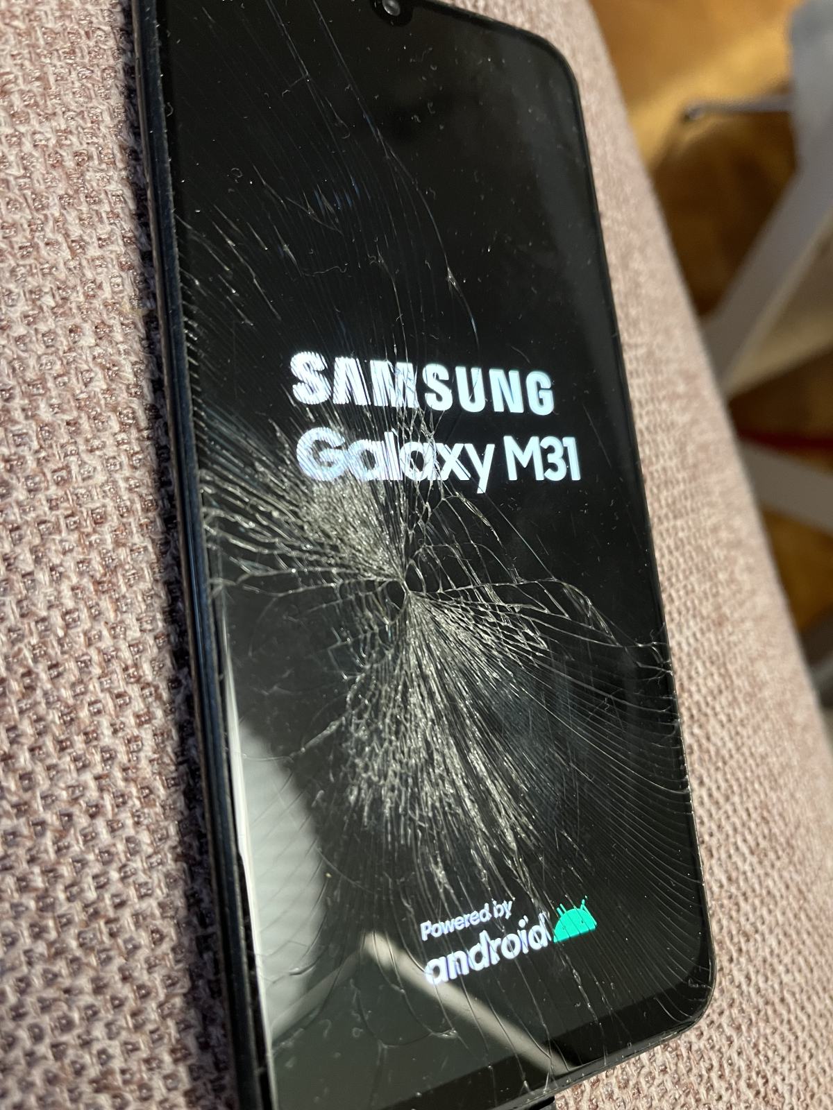 Samsung M31 razbijen ekran