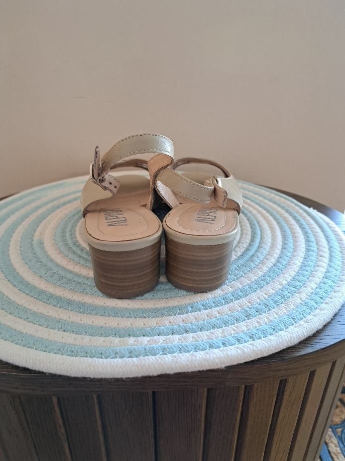 Alpina kozne sandale sa cipkom 37,5