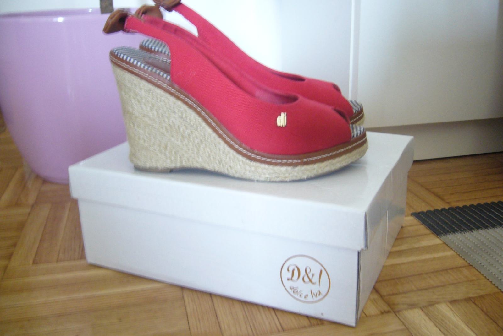 Crvene sandale br. 36