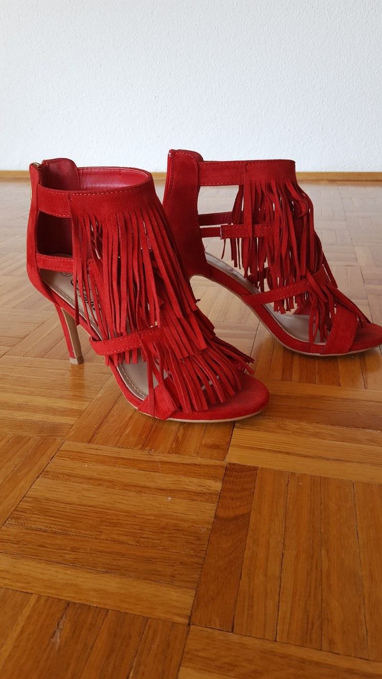 crvene sandale sa resicama