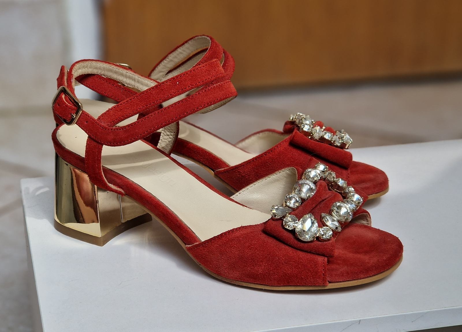 Nove Guliver crvene sandale 37