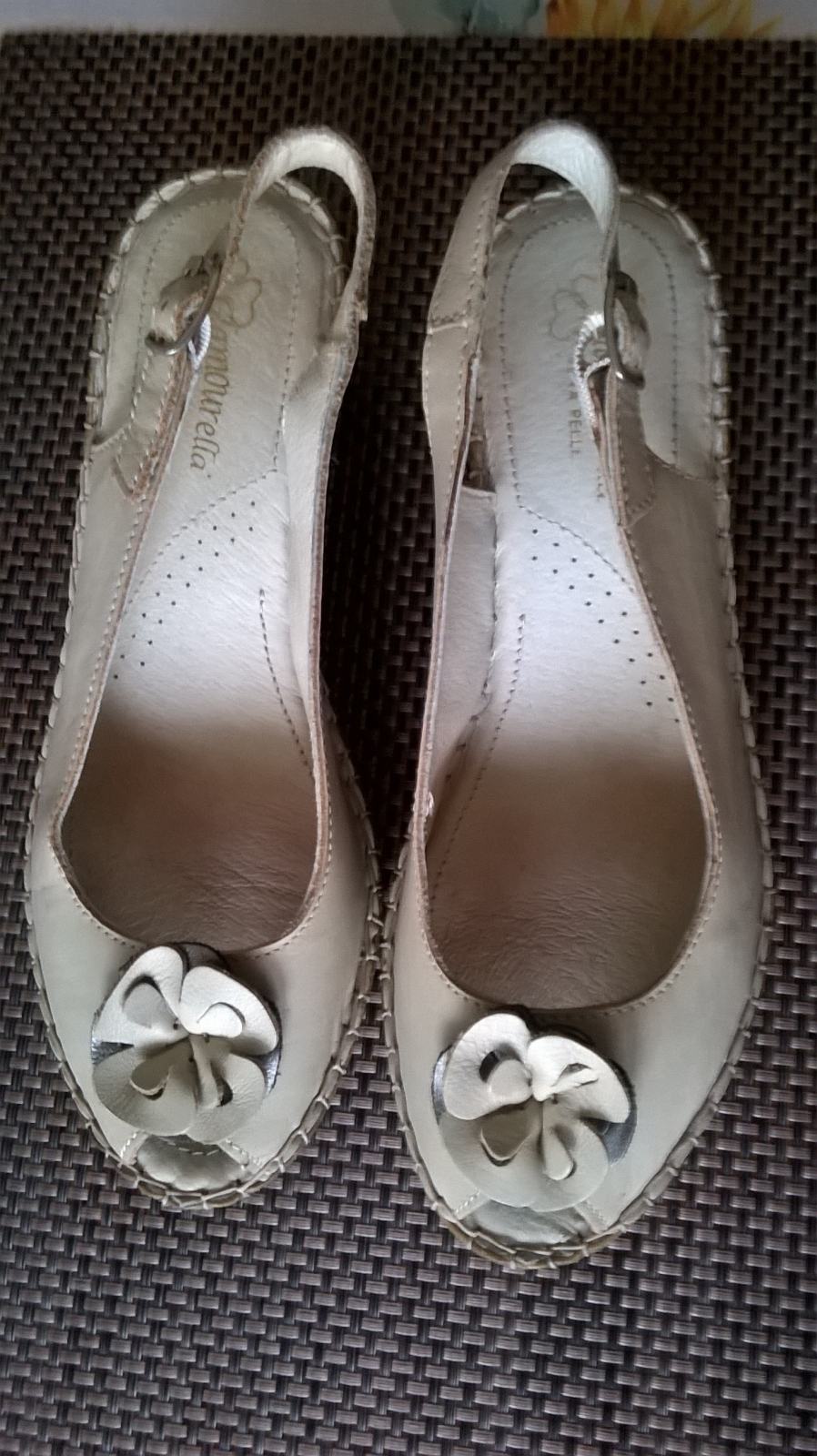 KOŽNE BEŽ SANDALE - VEL.39