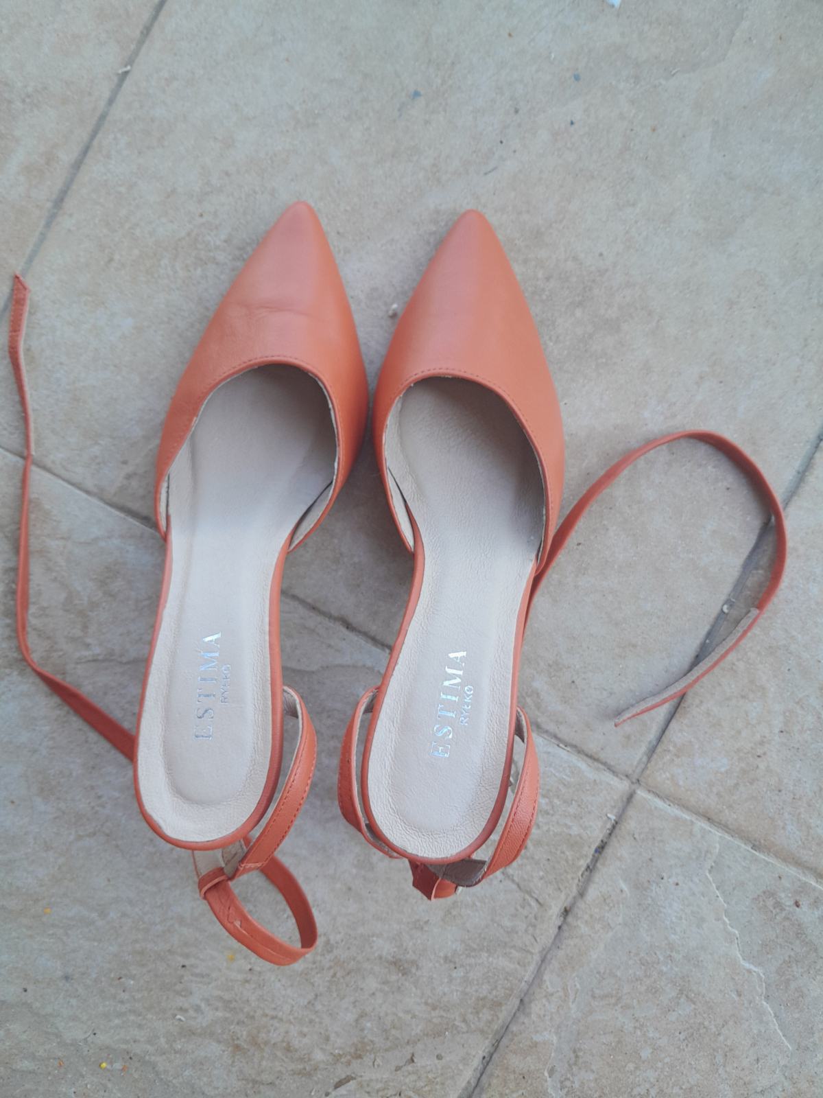 Nove kožne cipele/ sandale