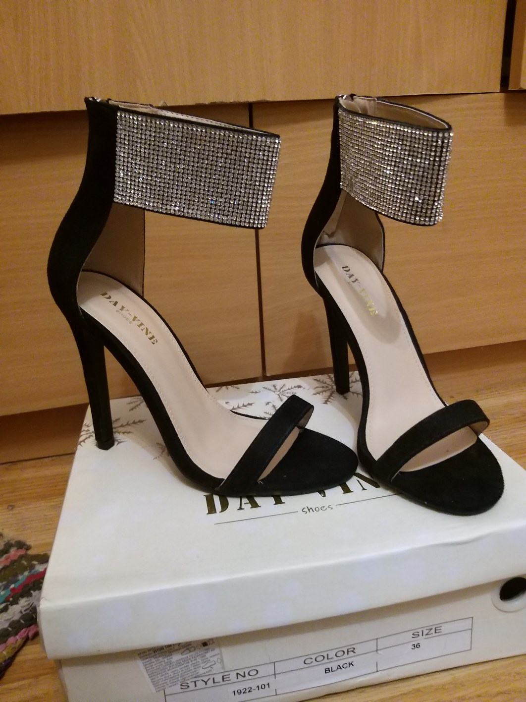 Predivne svecane sandale