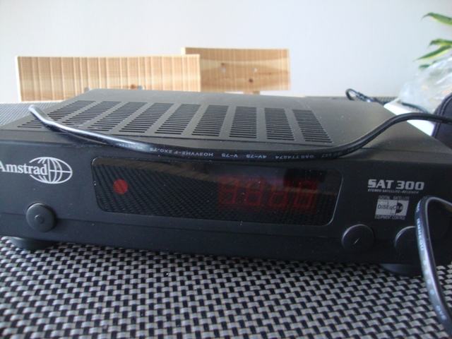 AMSTRAD sat 300 digitalni receiver