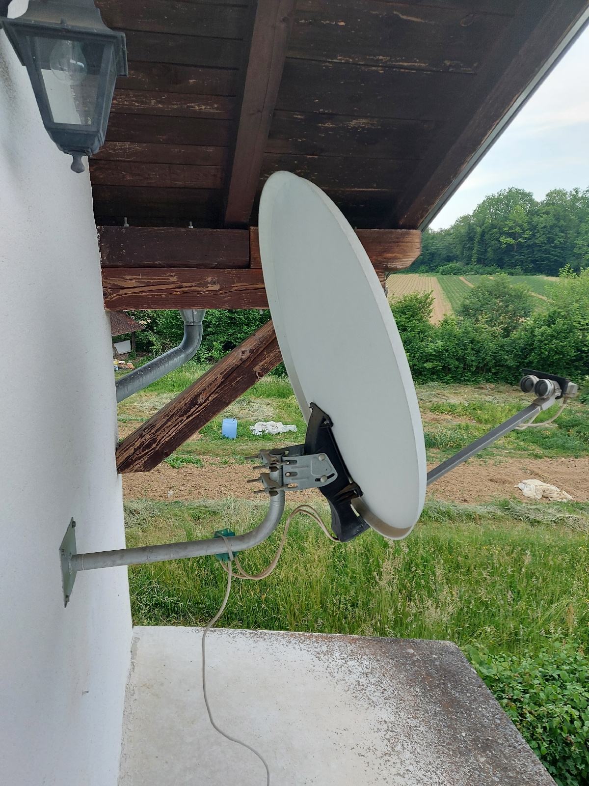 Satelitska antena sa prijemnikom