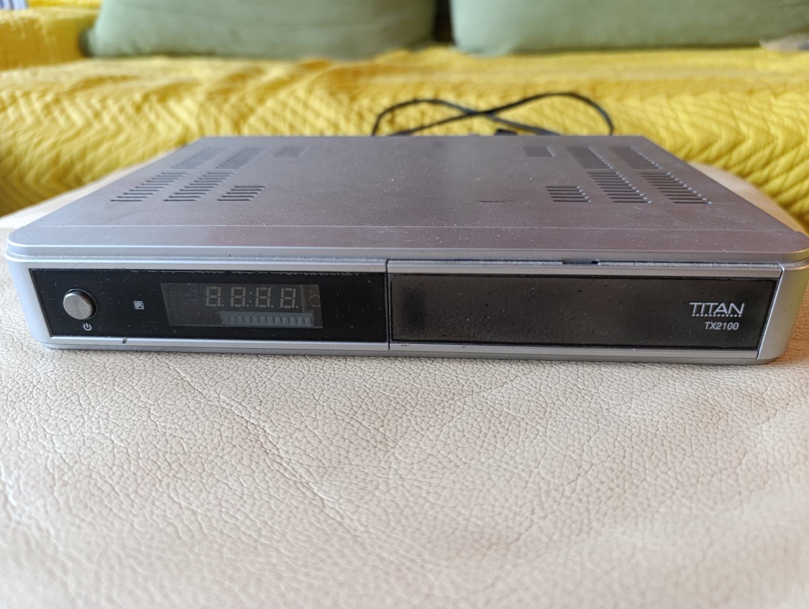 Victory satelitski digitalni receiver s daljinskim upravljačem