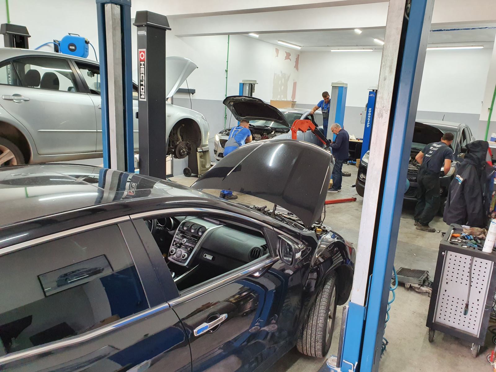 POVOLJAN SERVIS MAZDA VOZILA