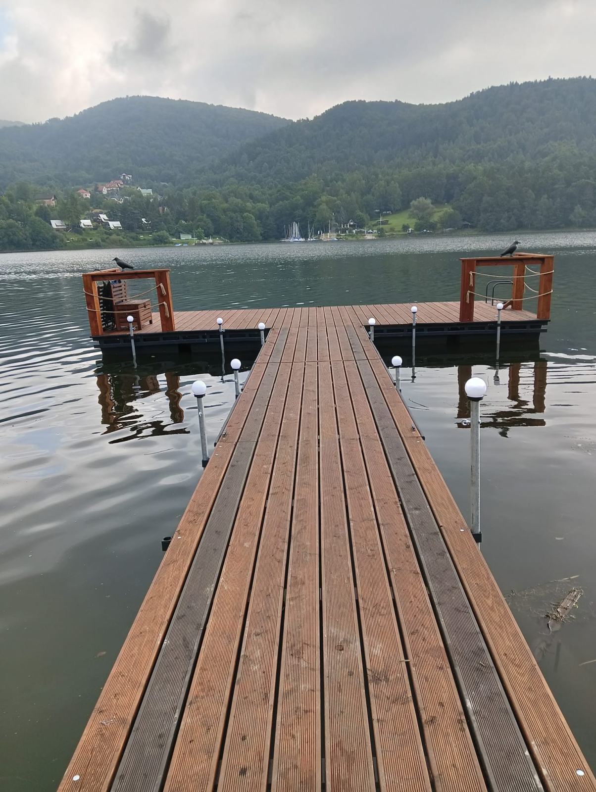 37m2 plutajuće konstrukcije, plutajuće pristanište, drveni mol