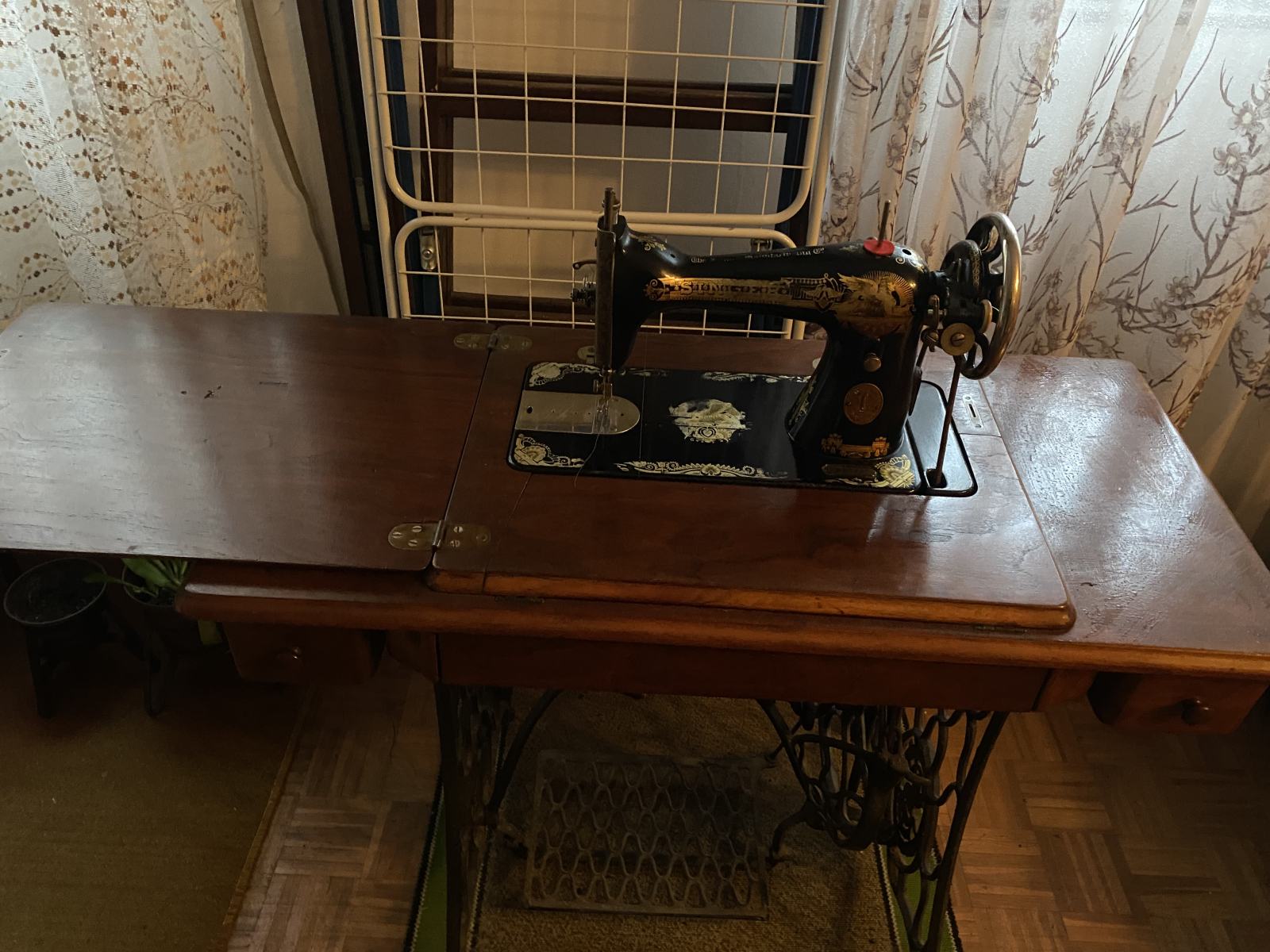 SINGERICA, odlična kao nova, malo korištena, PRDAJEM