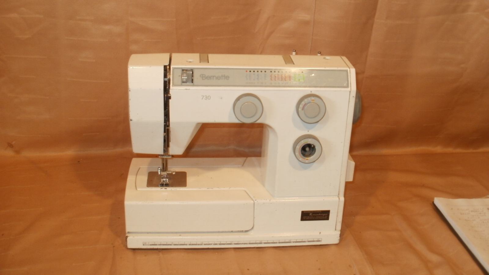 ŠIVAĆA MAŠINA BERNETTE 730 - ŠIVAĆI STROJ BERNETTE 730