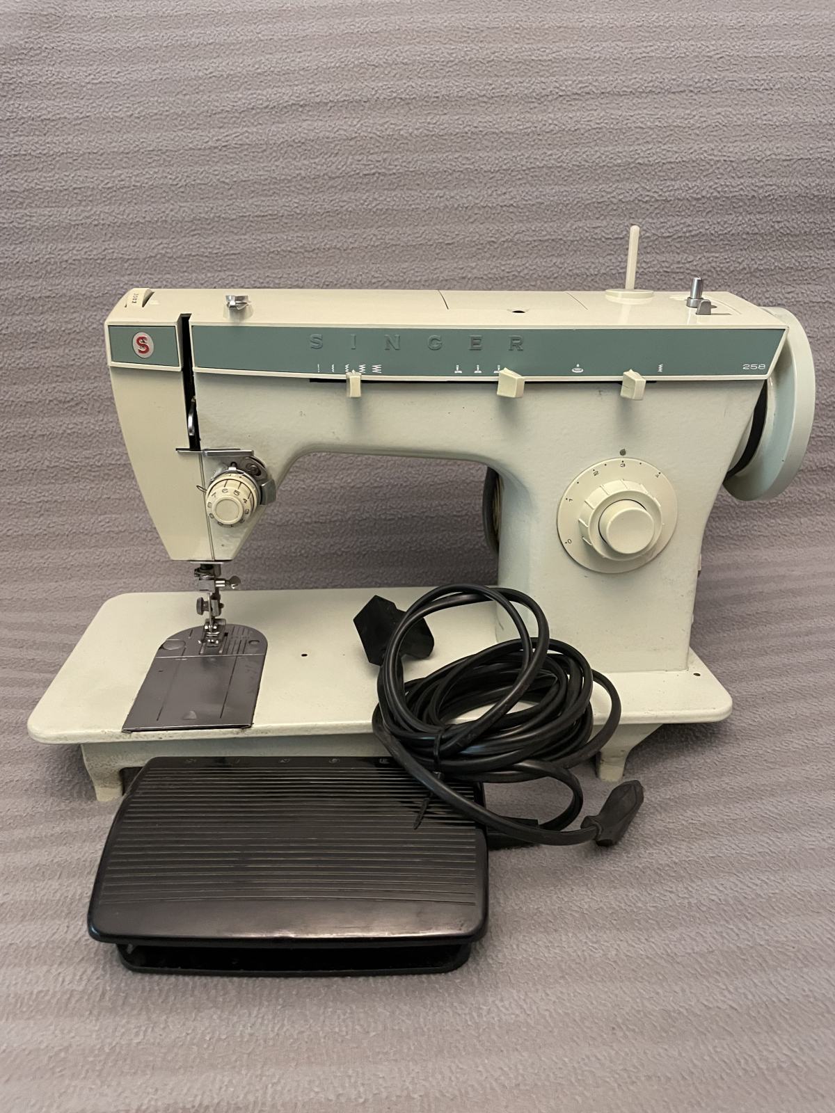 Šivaća mašina SINGER 258