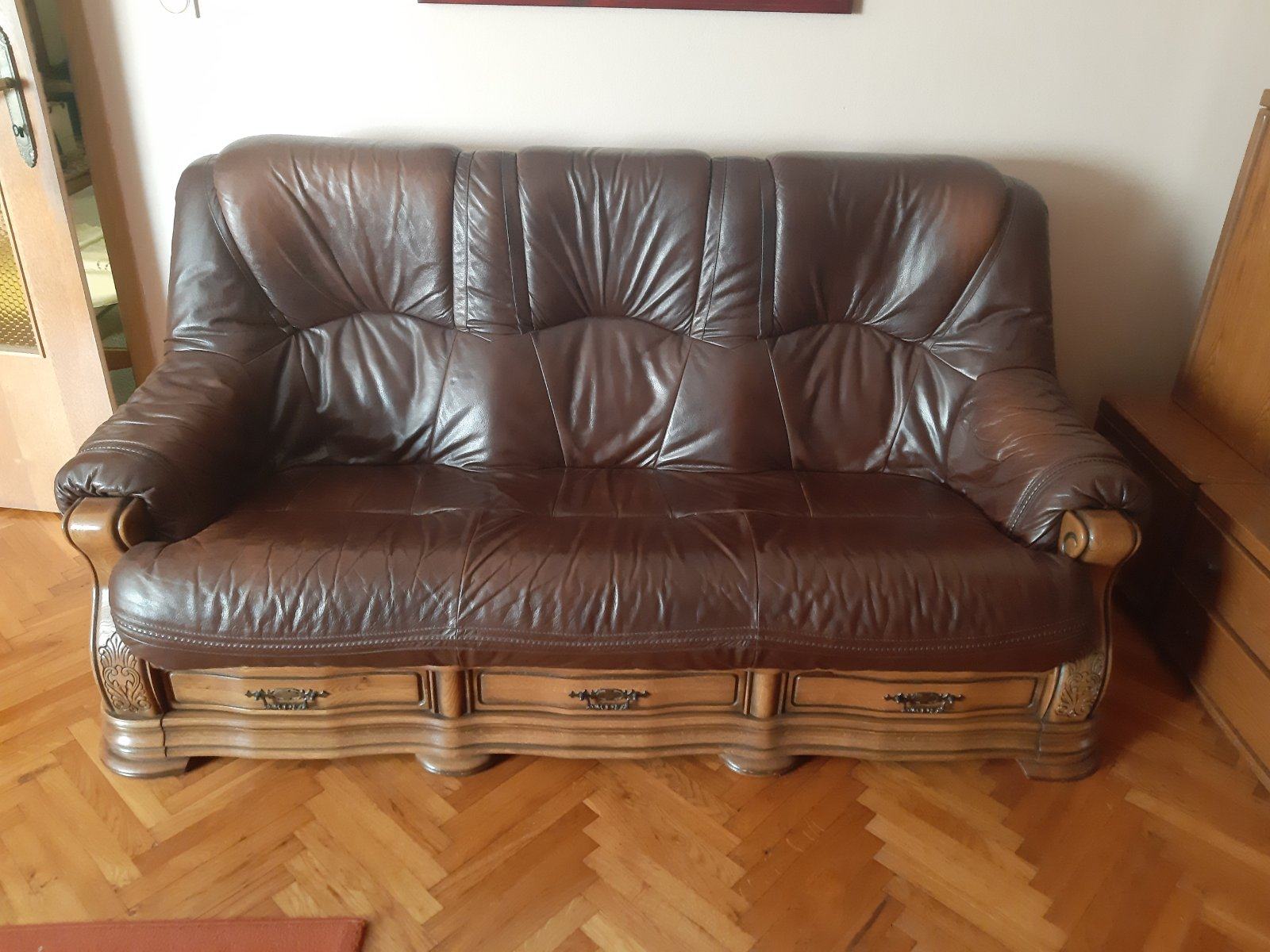 Spin valis kožna garnitura – trosjed, dvosjed, fotelja i tabure