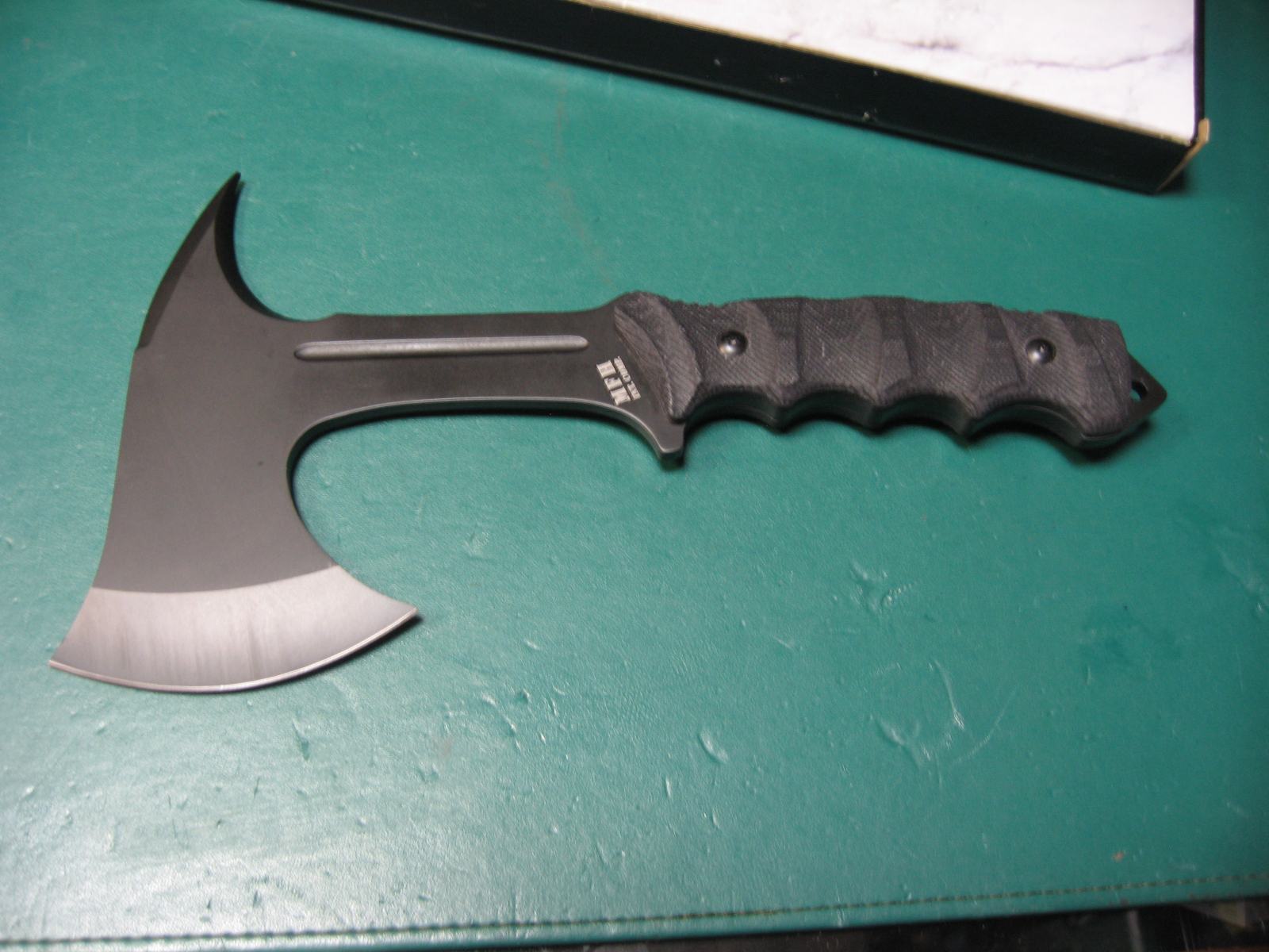 TOMAHAVK COMOX SJEKIRA