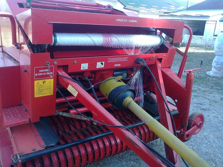 ROLO BALIRKA WELGER-MREŽA I ŠIROKI PICK UP-KAO NOVA!!!