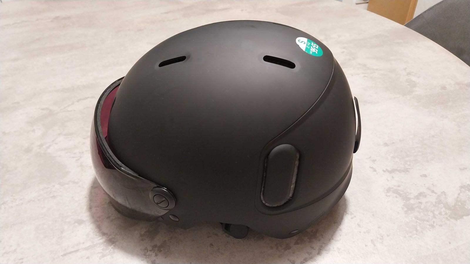 Skijaška kaciga WEDZE s vizirom PST 150 crna kao NOVA