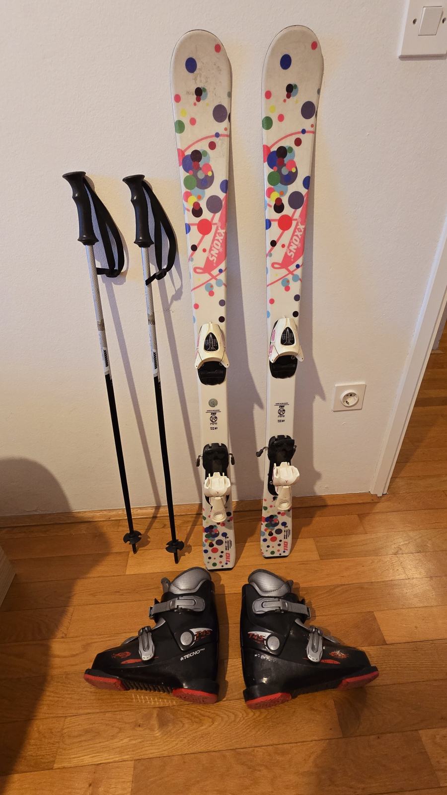 Dječje skije 110 cm, pancerice i štapovi